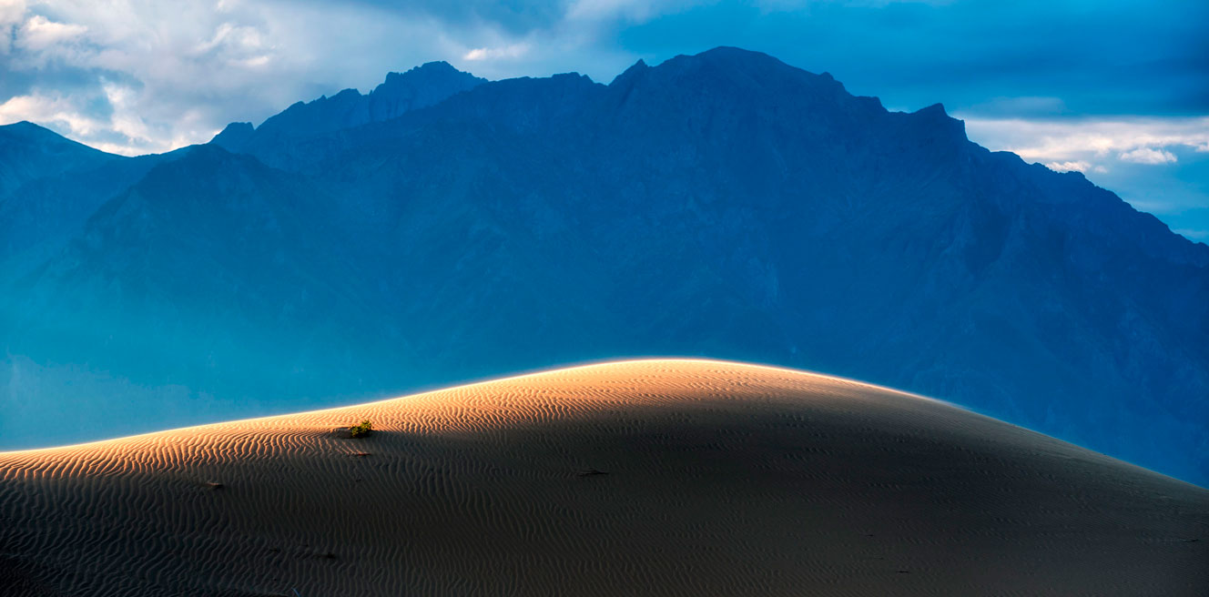 Hiking tour Chara Sands and Kodar Range